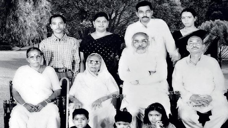 PM Modi Birthday Special See Unseen Photos of PM Modi Childhood skzs ...