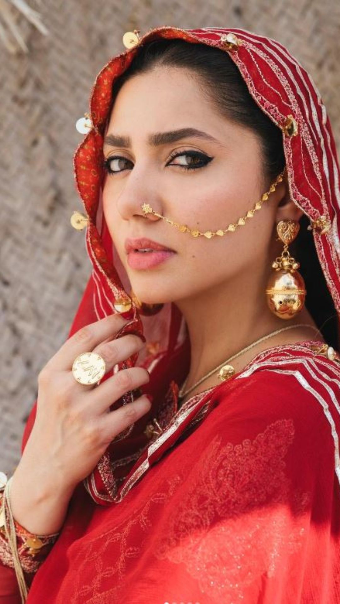 Mahira Khan traditional look just from the land of Pakistan | Hindi ...