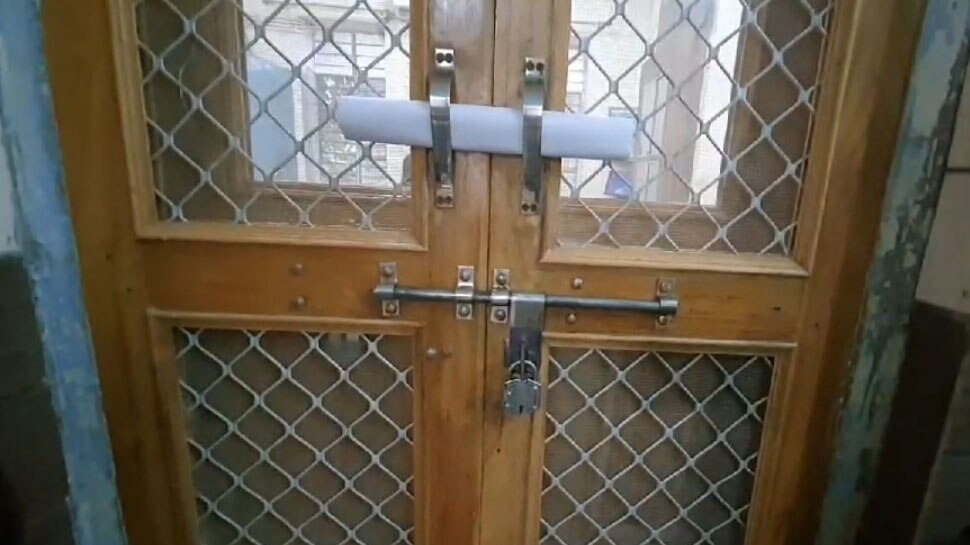 Student leader locks the college principal office know the whole matter | छात्र नेता ने ...