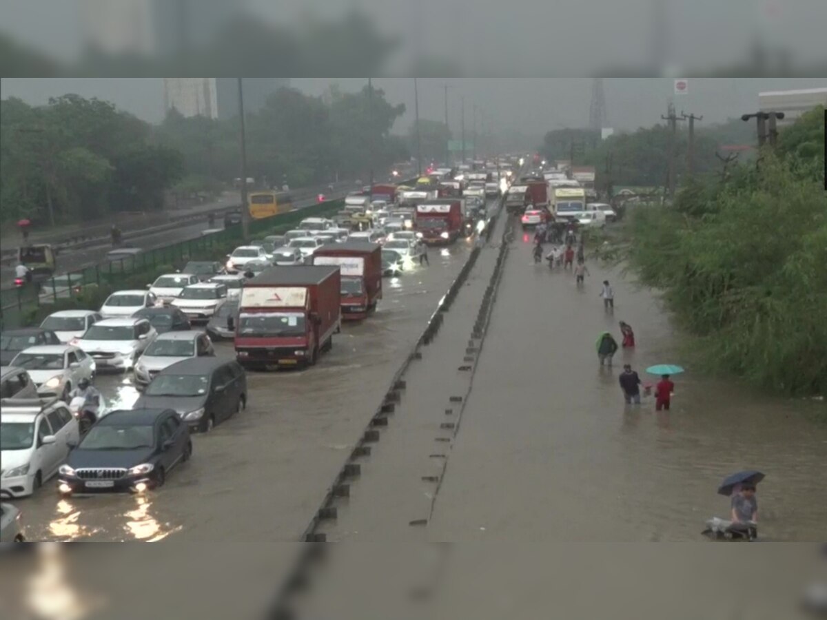Weather Delhi NCR Rain delhi gurugram expressway flood Traffic Jam ...