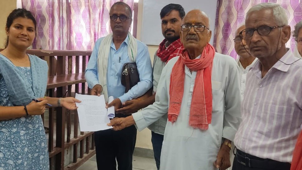 Niwai Memorandum given to Tehsildar to stop the order of eviction in ...
