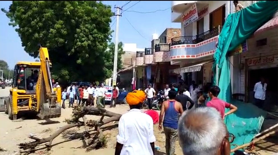Jalore Bulldozers run on encroachment removed hand lorries in a ...