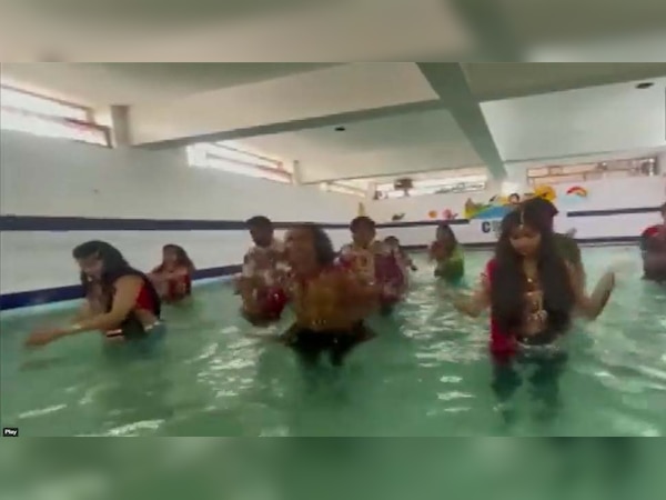 Udyapur Rajasthan Garba Dance performance in Swiming pool htzs | डांस ...