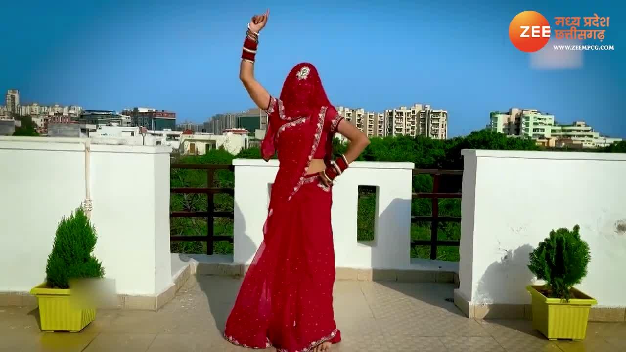 Cute Haryanvi Bhabhi dance in roof on Bahu Batase Si song full music ...