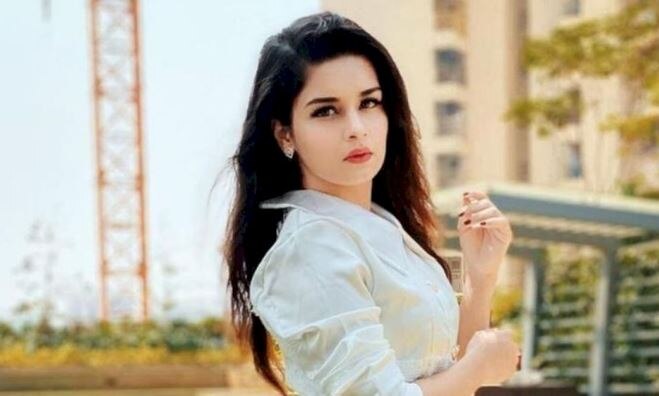 Avneet Kaur looking beautiful in Designer Anarkali suit see pics | देसी ...
