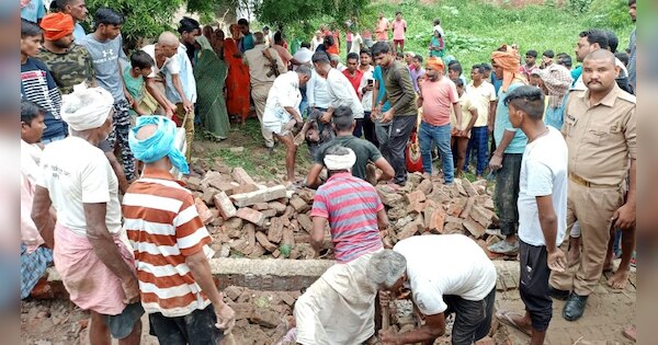 Chandauli Four laborers died in buried in malba CM Yogi adityanath expressed grief over accident ...