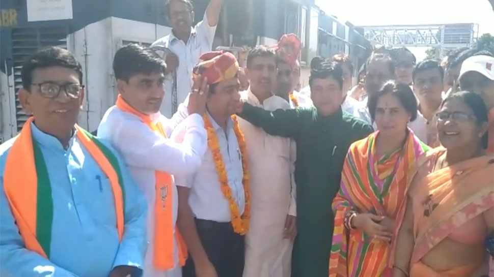 Jhunjhunu got gift of regular train to Jaipur MP Narendra Kumar flagged ...