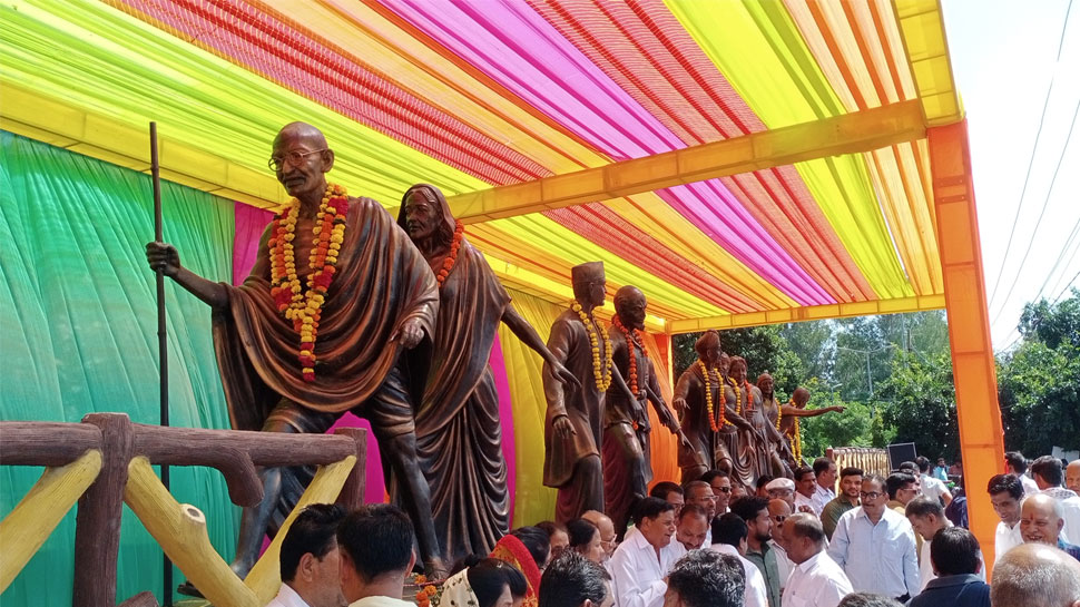 11 statues were built including Mahatma Gandhi Pandit Jawaharlal Nehru ...