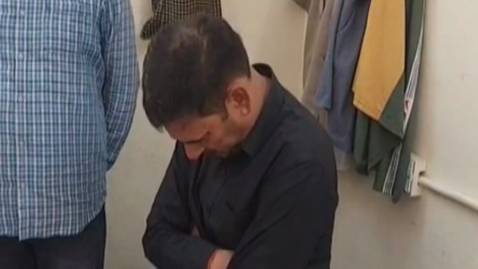 ACB action in Bikaner Patwari caught red handed taking bribe | बीकानेर में एसीबी की कार्रवाई ...