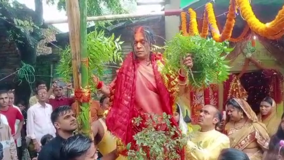 Durga Puja 2022 Woman Drink Blood Of Slaughtered Goat In Bokaro ...
