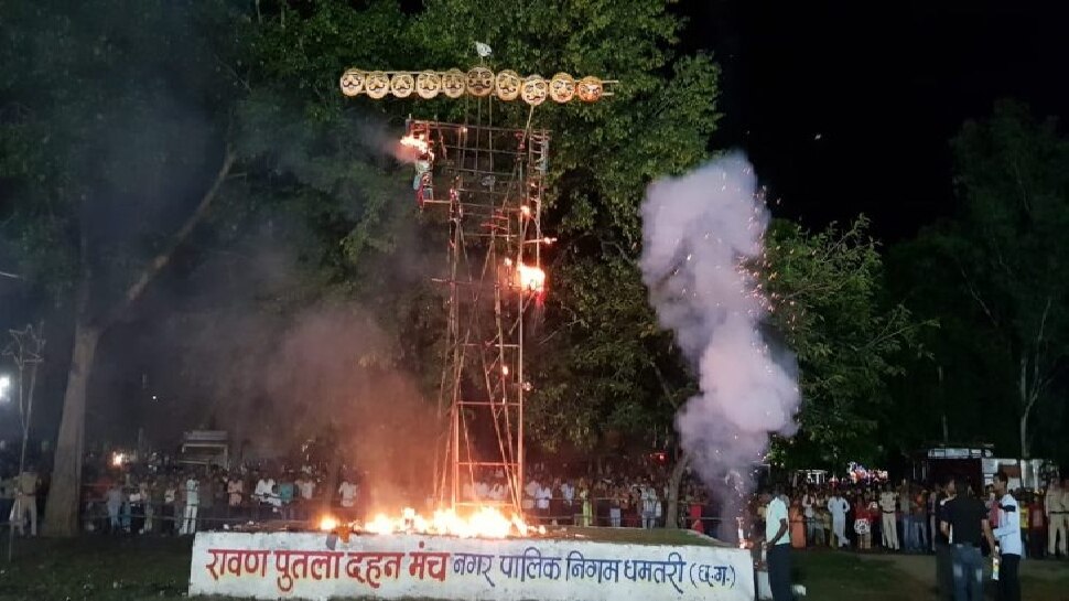Ravana Putla Dahan but 10 head not burn in dhamtari nigam employee ...