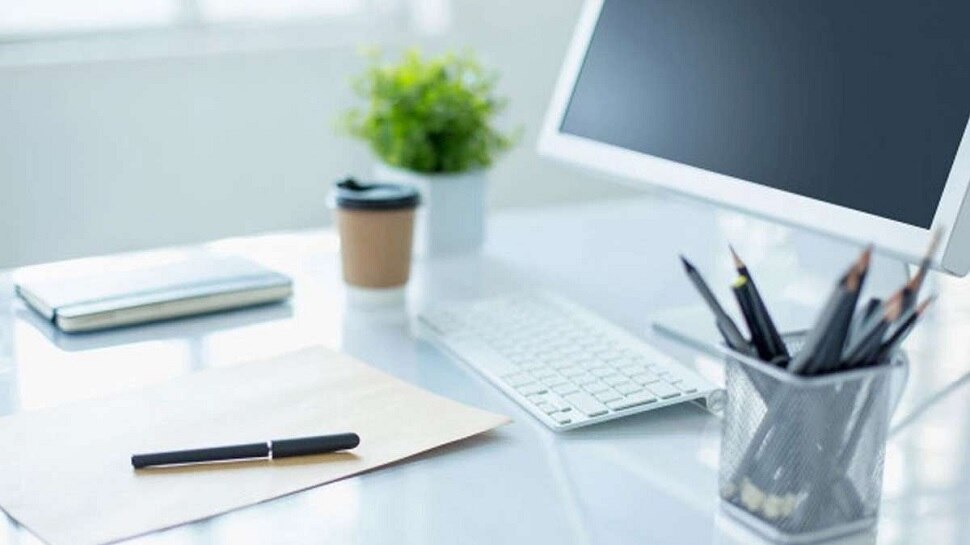 Vastu Tips of Business Do not keep these things on the office desk will ...