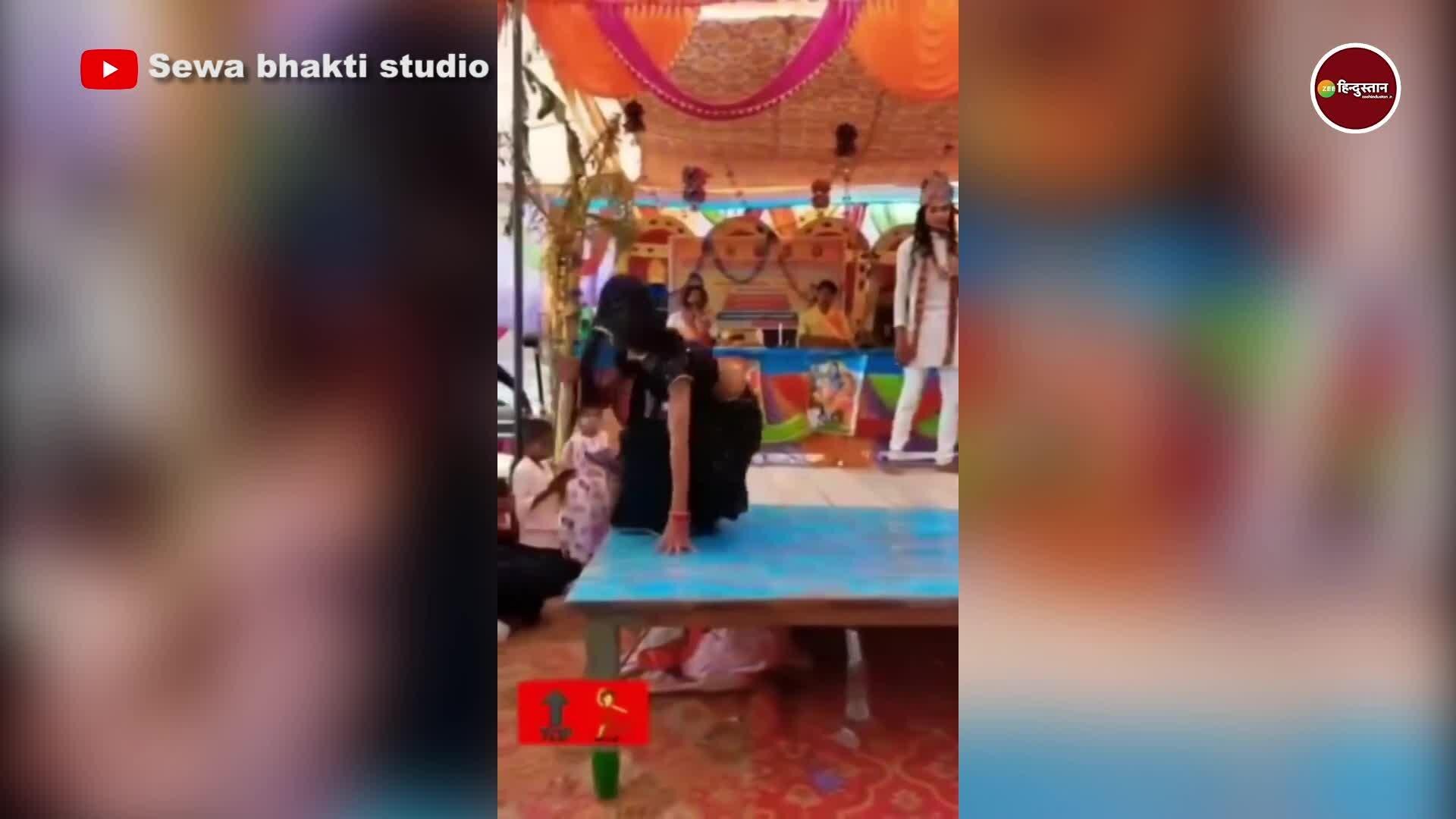 desi dancer slipped on the stage during the dance users were shocked ...