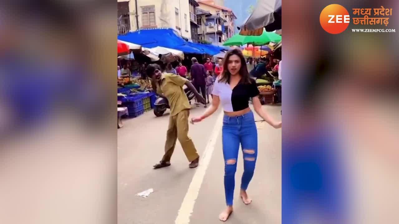 viral girl dance on song dilbar dilbar looks street road auto driver ...