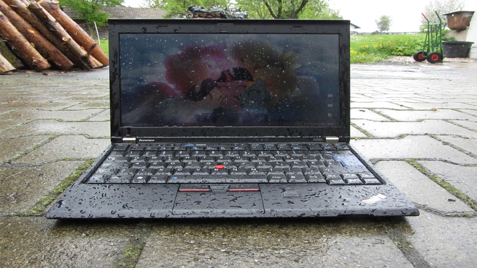 wet laptop drying tips what to do if laptop gets wet in rain how to dry ...