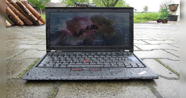 wet laptop drying tips what to do if laptop gets wet in rain how to dry ...