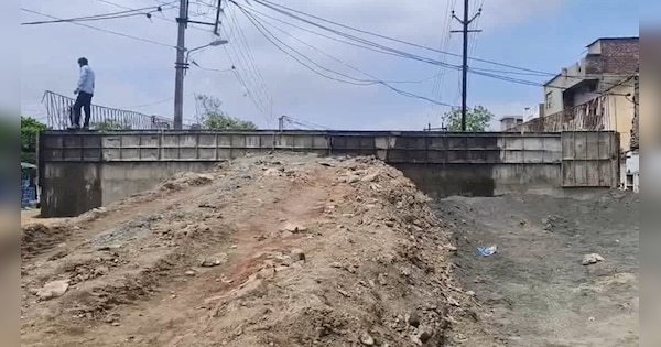 ratlam unfinished over bridge construction Congress BJP face to face ...