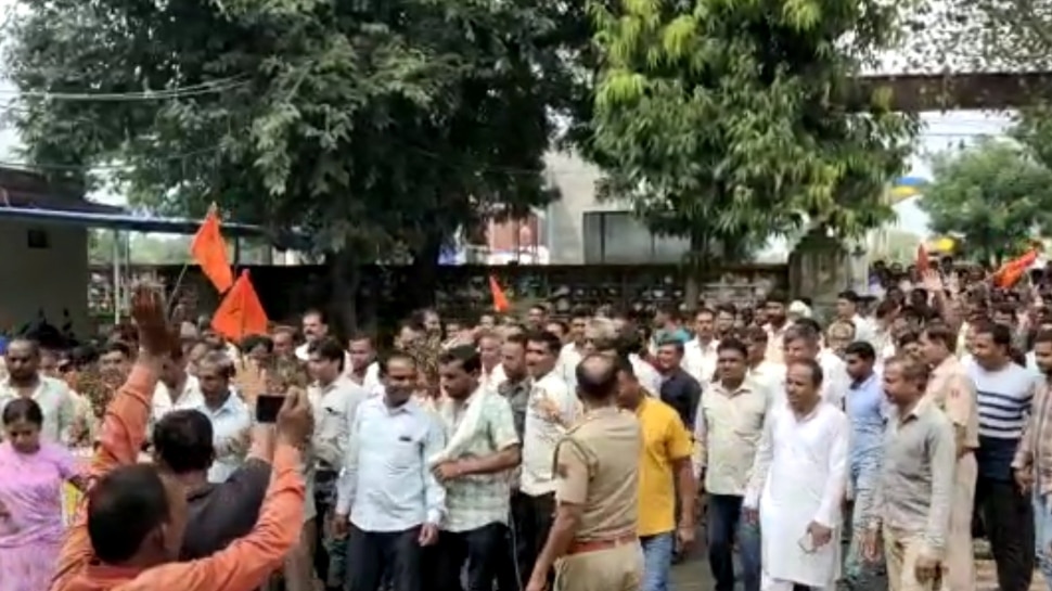 Dag Demonstration of farmers regarding compensation for crop damage ...