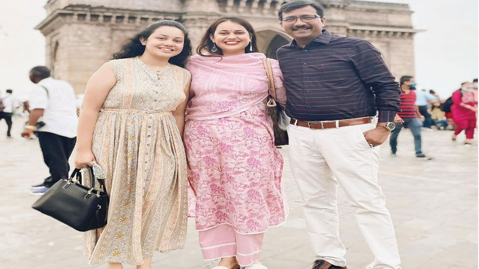 IAS Tina Dabi sister Riya Dabi shares family photo with sister jija IAS ...