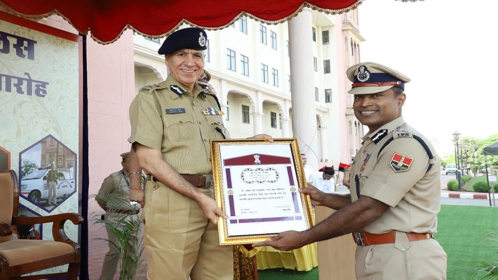 95 police officers honored DGP Lather gave police medal to Dinesh MN ...