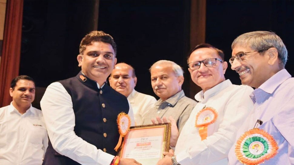 Poonam Kularia received Shiksha Bhushan award organized by Education ...