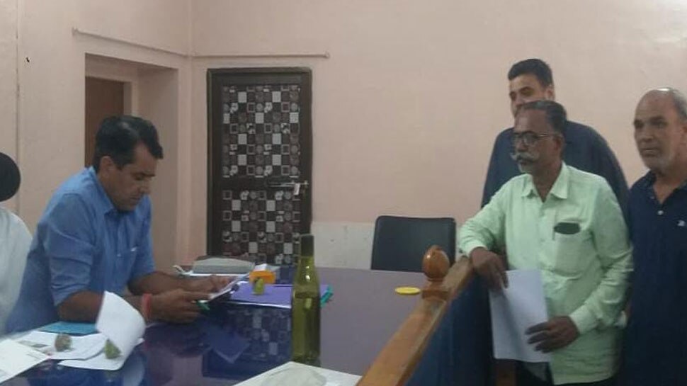 Ladnun Councilors gave memorandum Tehsildar regarding discrimination ...