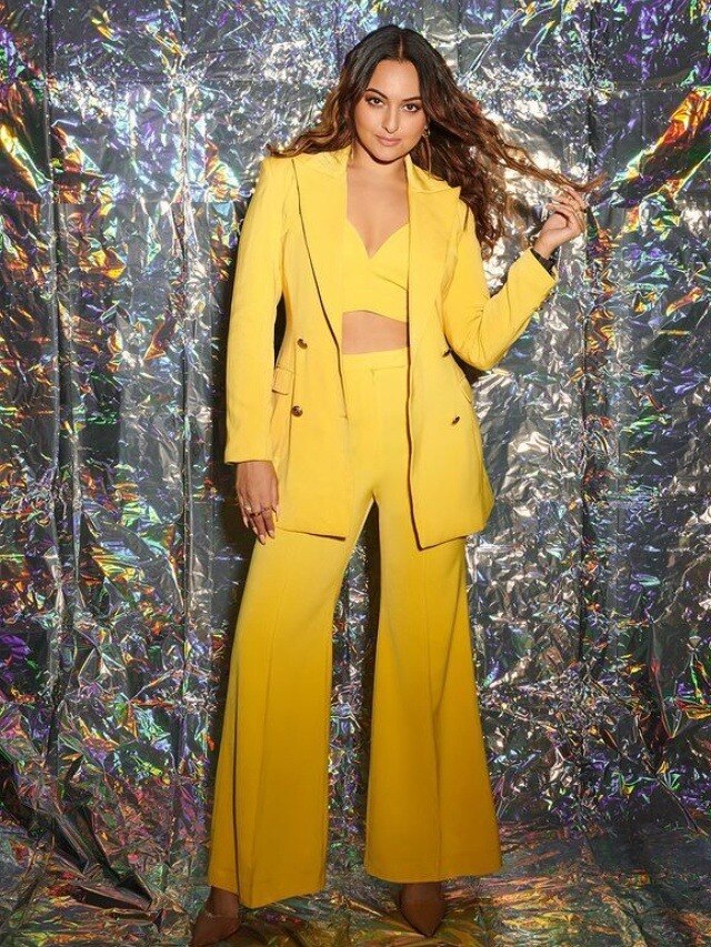 Sonakshi Sinha Open coat buttons to flaunts her bold bralette look ...