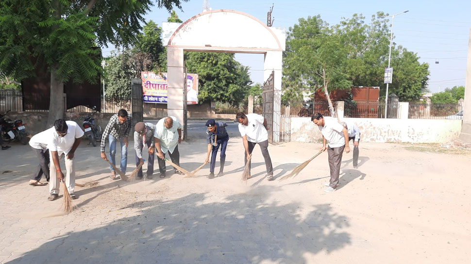 In Rajasthan Shramdan done in Panchayat Samiti premises | फतेहपुर ...