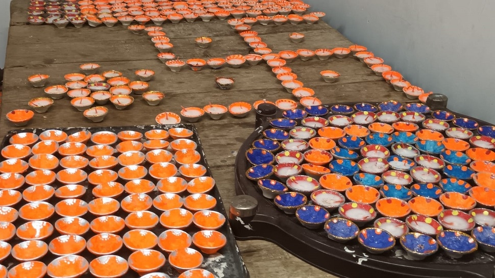 jaunpur diwali 2022 Unique diya made by Muslim women group on occasion ...