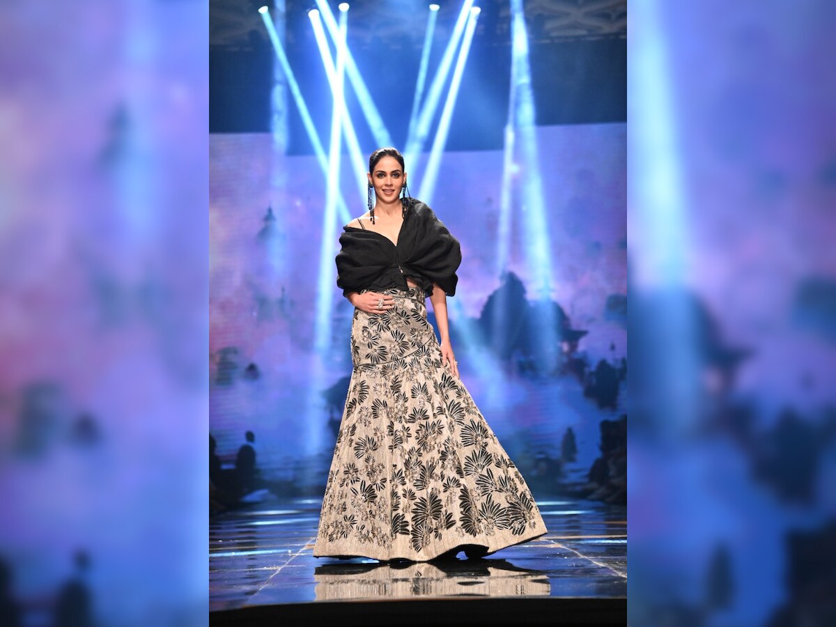 Lakme fashion Week day 4 ananya panday, sania mirza, aditi rao hydari ...