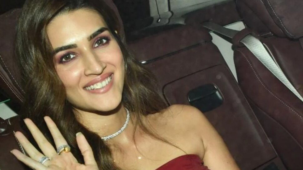 Kriti Sanon Spotted In White Saree Bold Look For Ayushmann Khurana