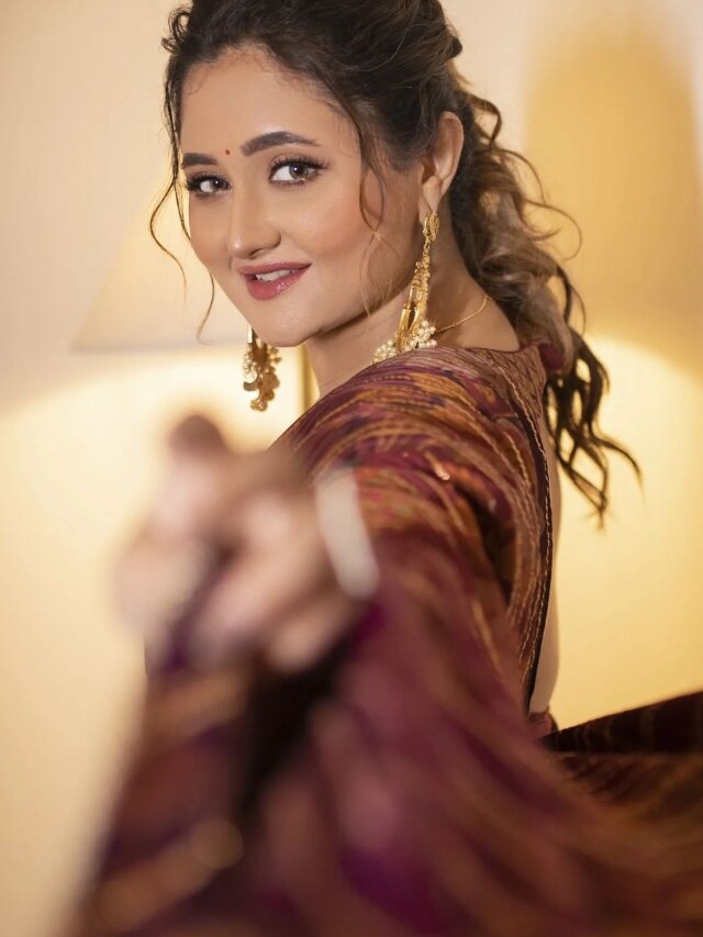 rashami desai looks beautiful in maroon saree | ट्रेडिशनल लुक में बला ...