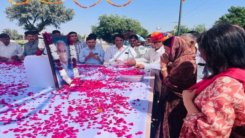Tributes paid on first death anniversary of former cabinet minister ...