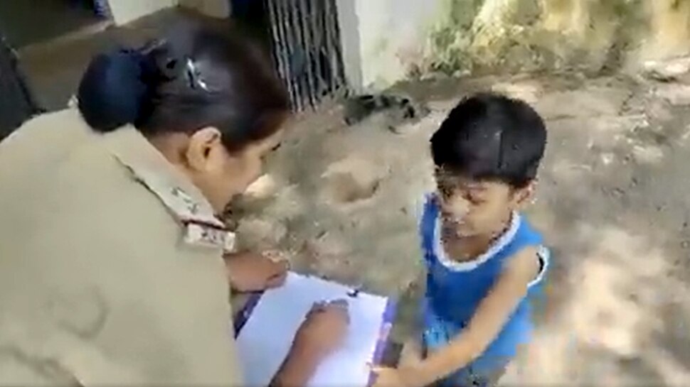 Viral Video: three year old kid complains against his mummy at police ...