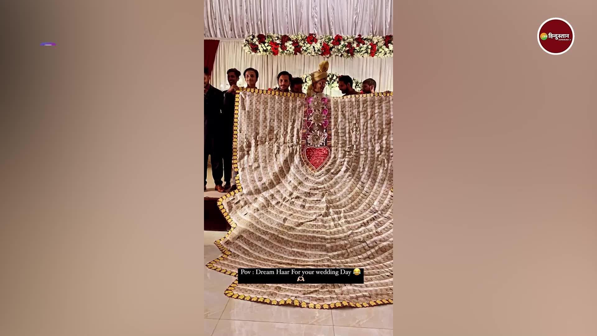 trending video of a wedding ceremony groom wear biggest noton ki mala ...