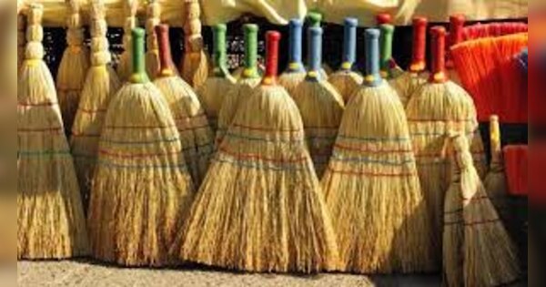 Old Jhadu Upay: पुरानी झाड़ू बना सकती है अमीर, धनतेरस पर फेंकने से पहले ...