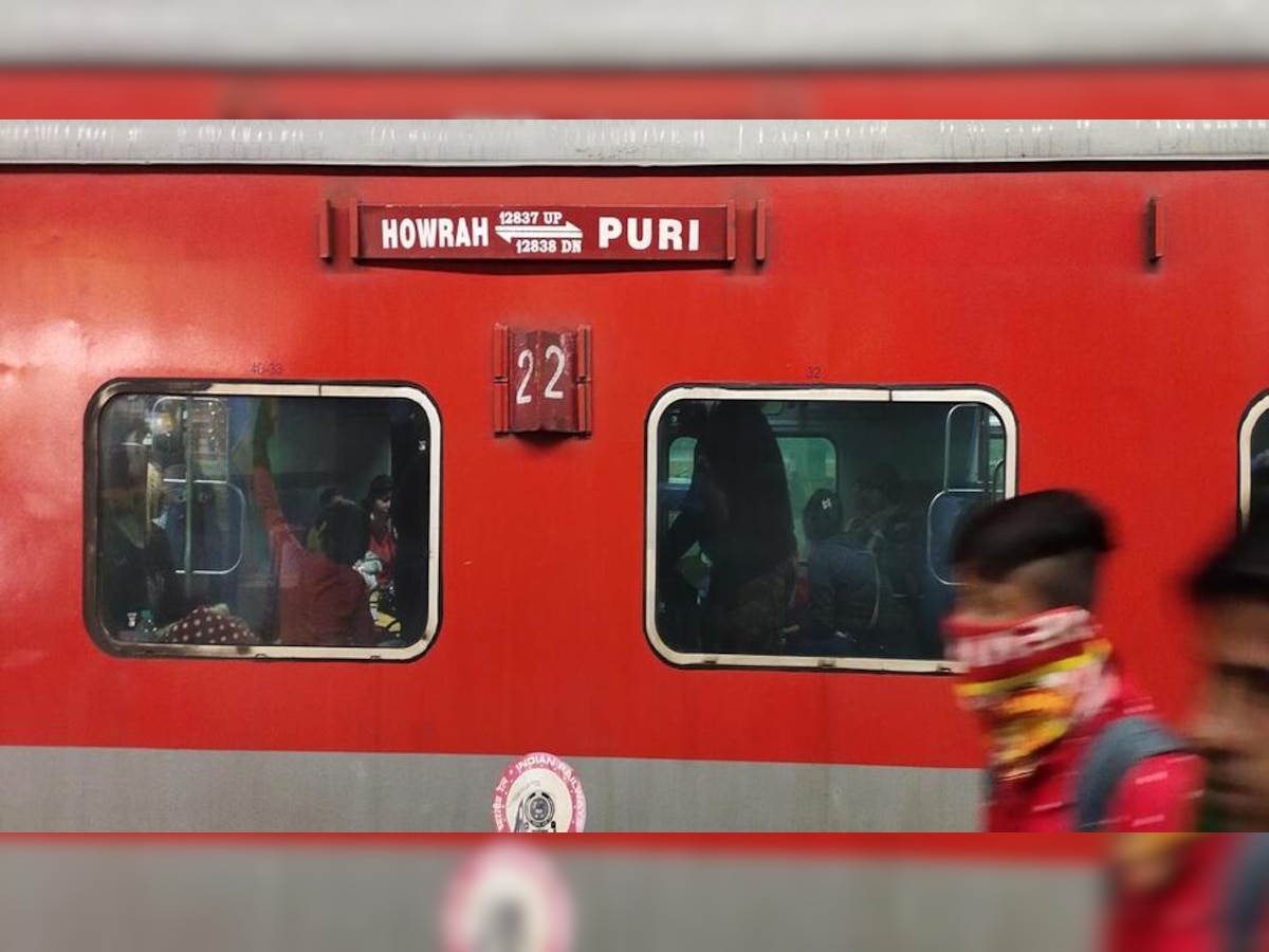 Puri Howrah Express derails at Malatipatpur Railway Station