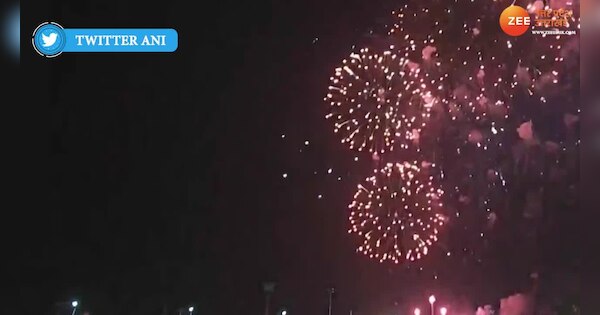 Dipawali 2022 PM Narendra Modi CM Yogi Adityanath enjoy crackers ...