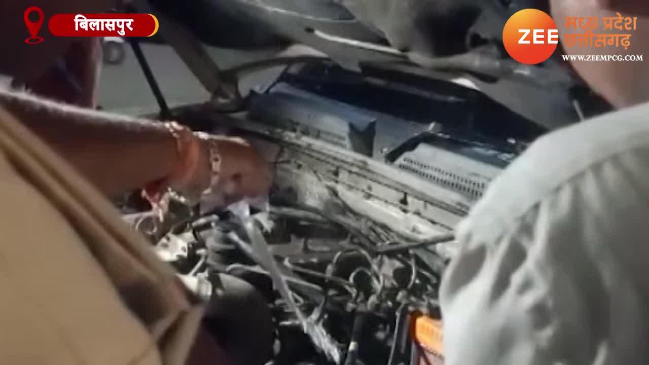 Fire in traffic police car extinguished with water pouch pani ke pauch ...