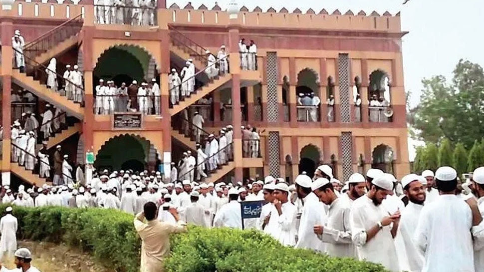 Controversy over the statement of UP Madrasa Board Chairman on Darul ...