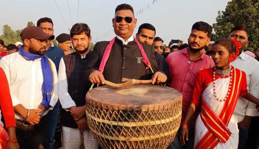 Minister Satyanand Bhokta attended the Sarna Samiti Tribal Kutumb Jatra ...