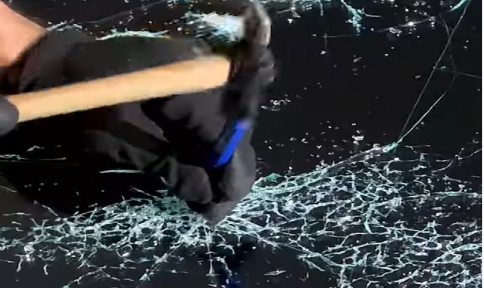 man made artwork on glass breaking it from hammer is amazing viral ...