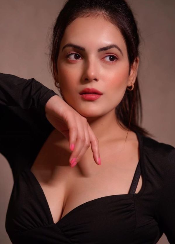 Isha Gupta created panic with her new look looking very beautiful | Isha Gupta Photos: ईशा ...