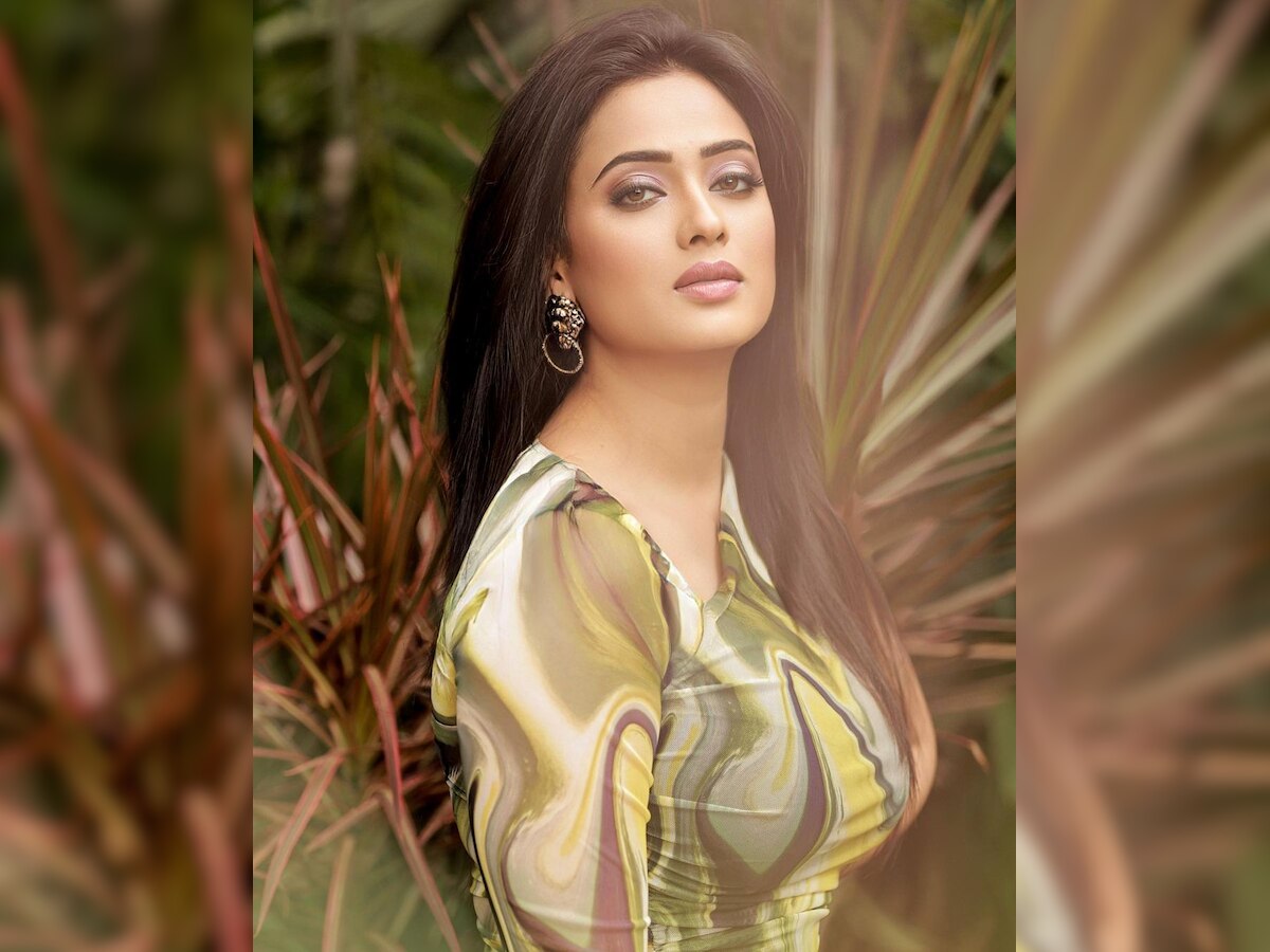 Shweta Tiwari shared new pictures in a killer style fans are unable to ...