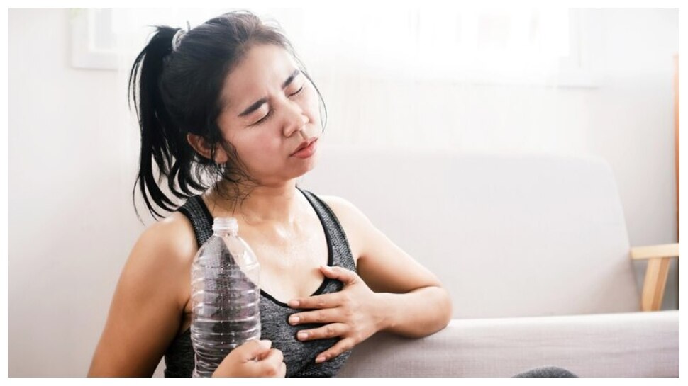 heart attack sweating before heart problem symptoms | Heart Attack: इन ...