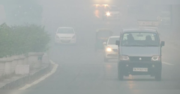 Delhi NCR pollution increased Toxic haze Smog envelops everywhere AQI ...
