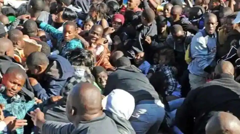 | Hindi News| Science of Human Stampede |क्या भगदड़ के पीछे भी है कोई ...