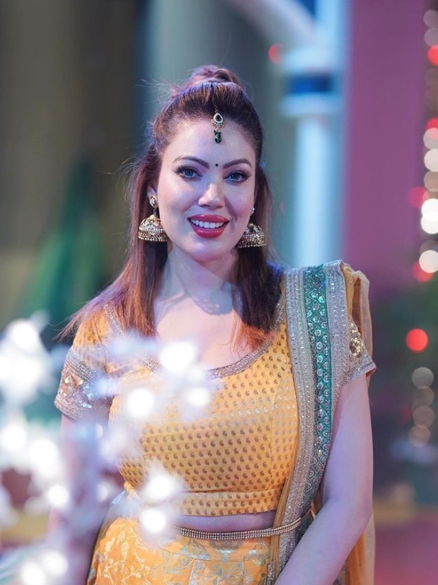 TMKOC fame Babita ji aka Munmun Dutta Yellow Lehenga Photoshoot see ...