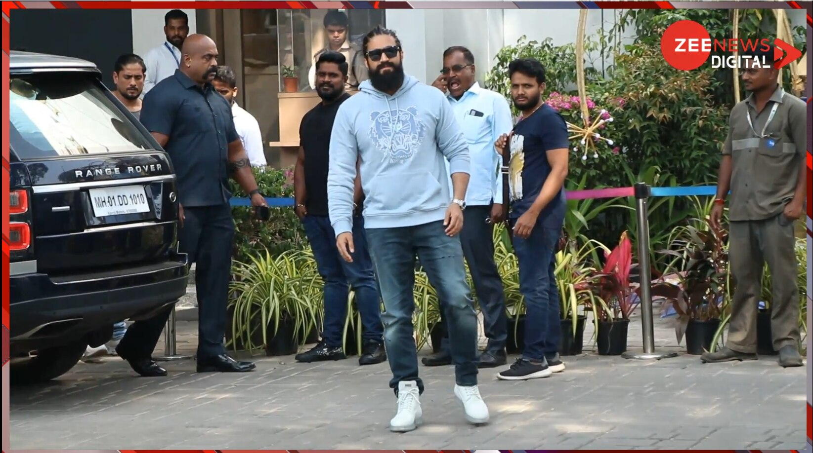 kgf film rocking star yash dashing look in white jacket made fans once ...