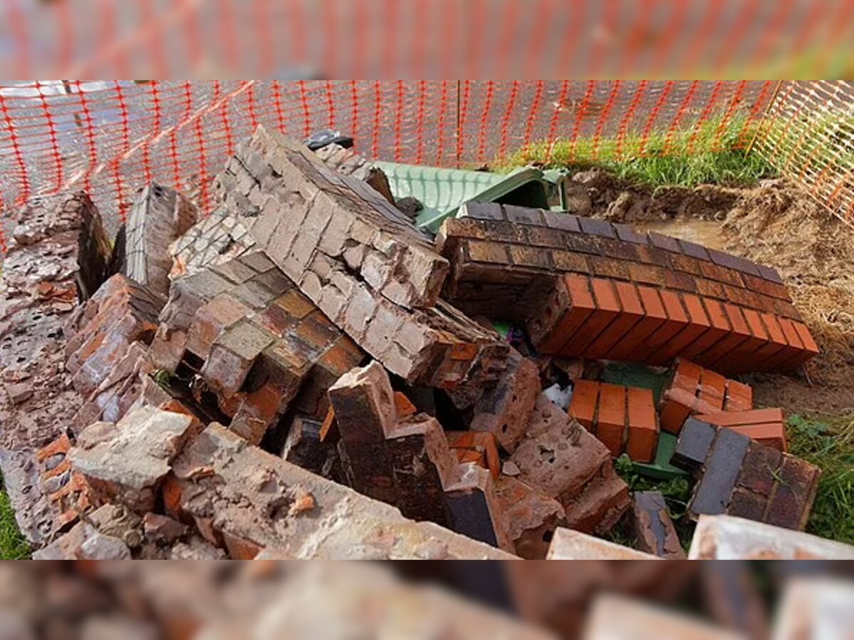 JCB digger driver rammed into house drag car causing huge damage amid ...